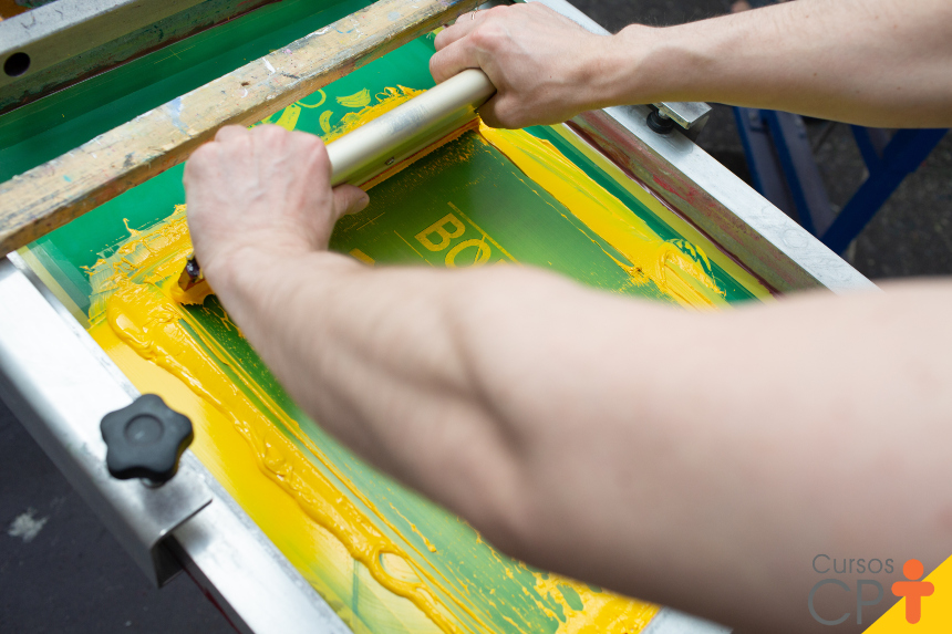 O processo artesanal do silk screen? A serigrafia | Dicas Cursos CPT ...