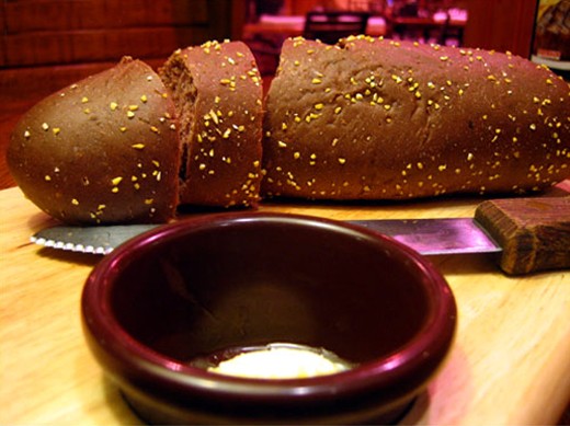 Pão preto é alimento saudável muito usado em dietas | Notícias | Cursos ...