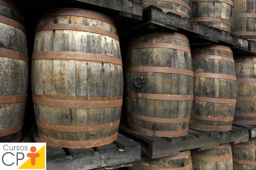 Por que envelhecer a cachaça em tonel de madeira? | Indústria Rural ...
