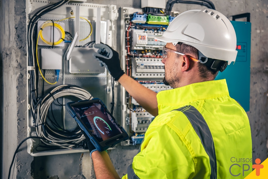 Profissão sempre em alta no mercado? Eletricista | Cursos a Distância CPT